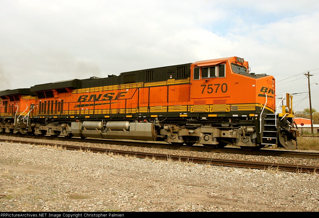 BNSF 7570